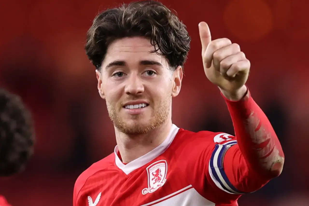 Man Utd join transfer race for Championship midfielder who looks ...