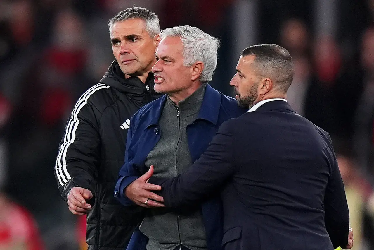 Jose Mourinho's new low: Benfica boss embarrassed himself with ...