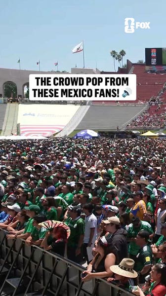 Mexican boxing legend Canelo enjoying the beautiful game | FOX Sports
