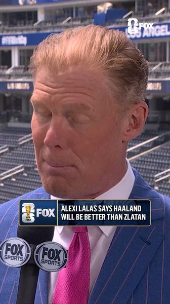 Mexican boxing legend Canelo enjoying the beautiful game | FOX Sports