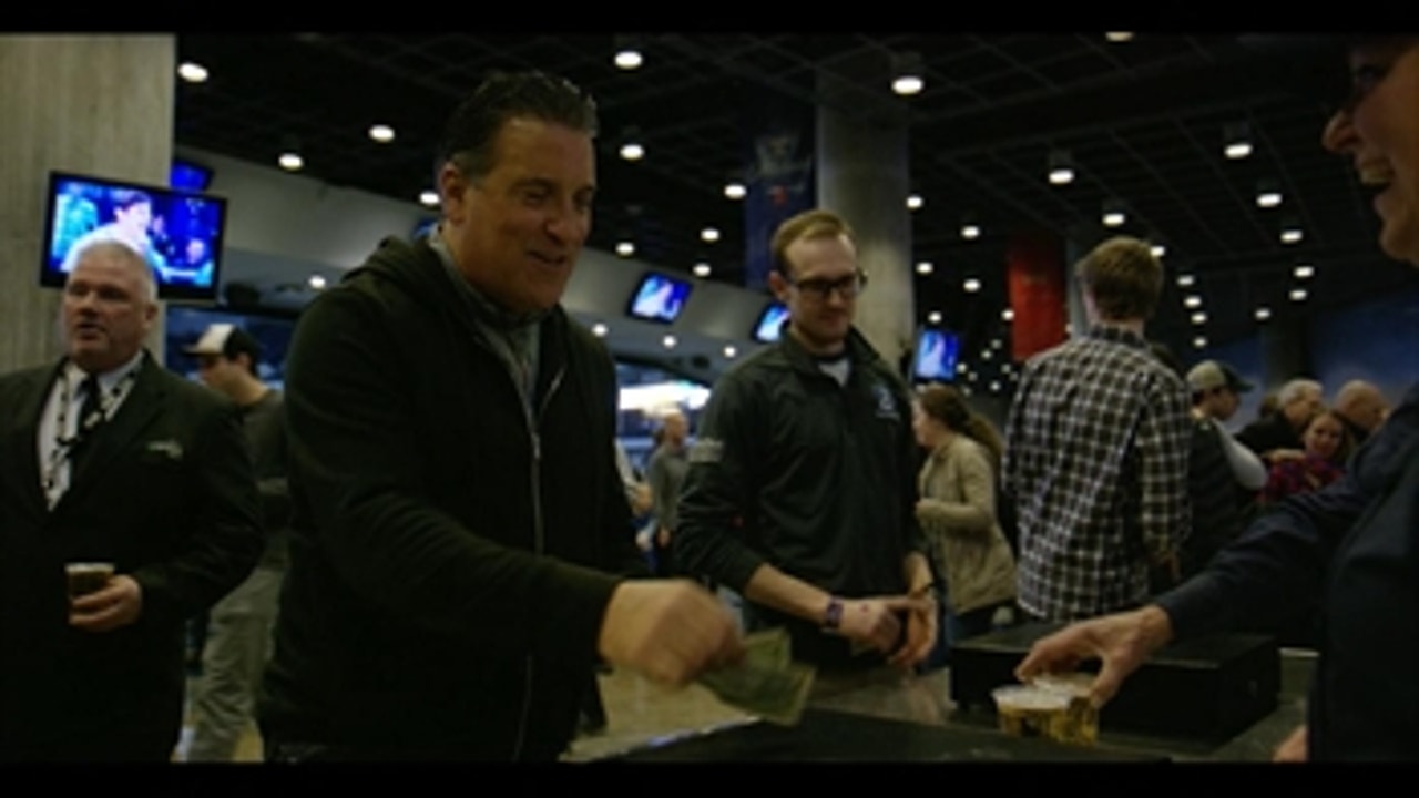 Steve Lavin enjoys Dollar Beer Night at Creighton | FOX Sports