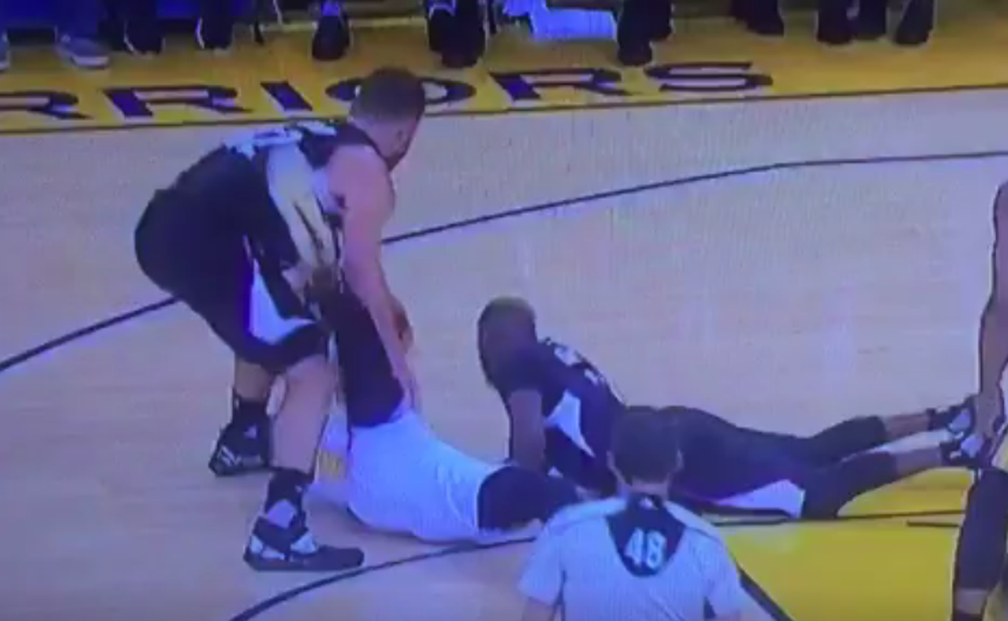 Draymond Green unleashes yet another kick during game vs. Clippers ...