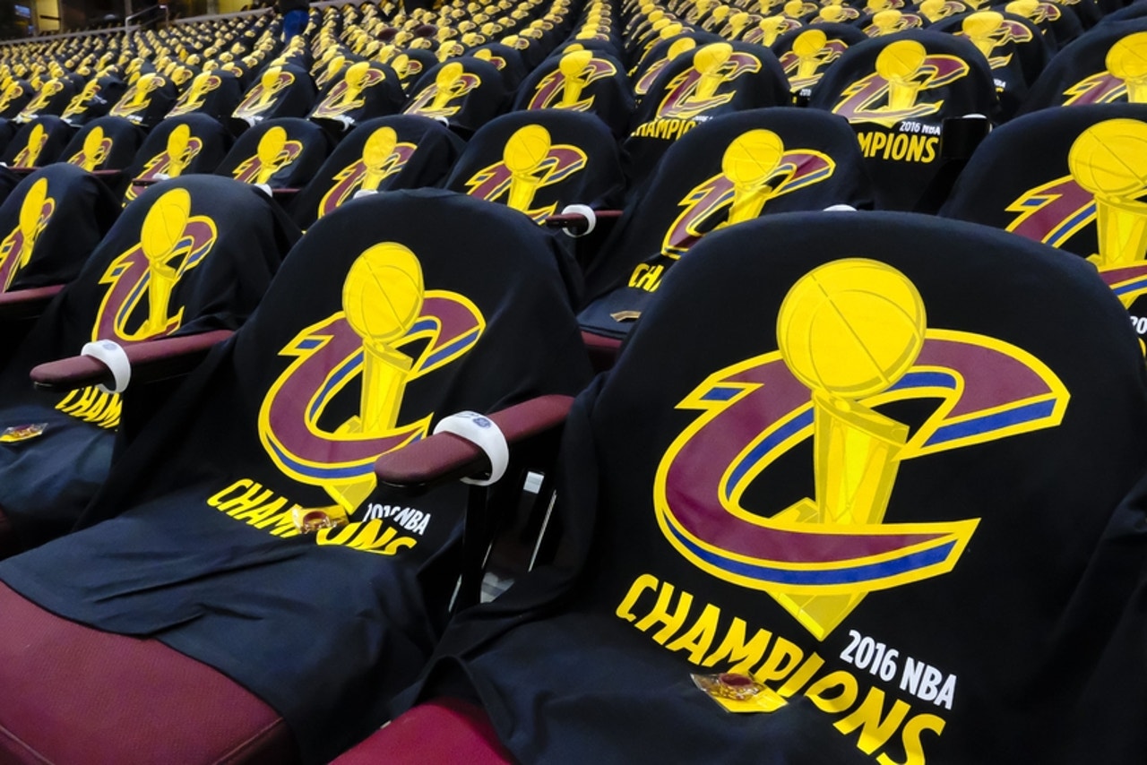 Machine Gun Kelly receives Cavaliers championship ring (Video) | FOX Sports