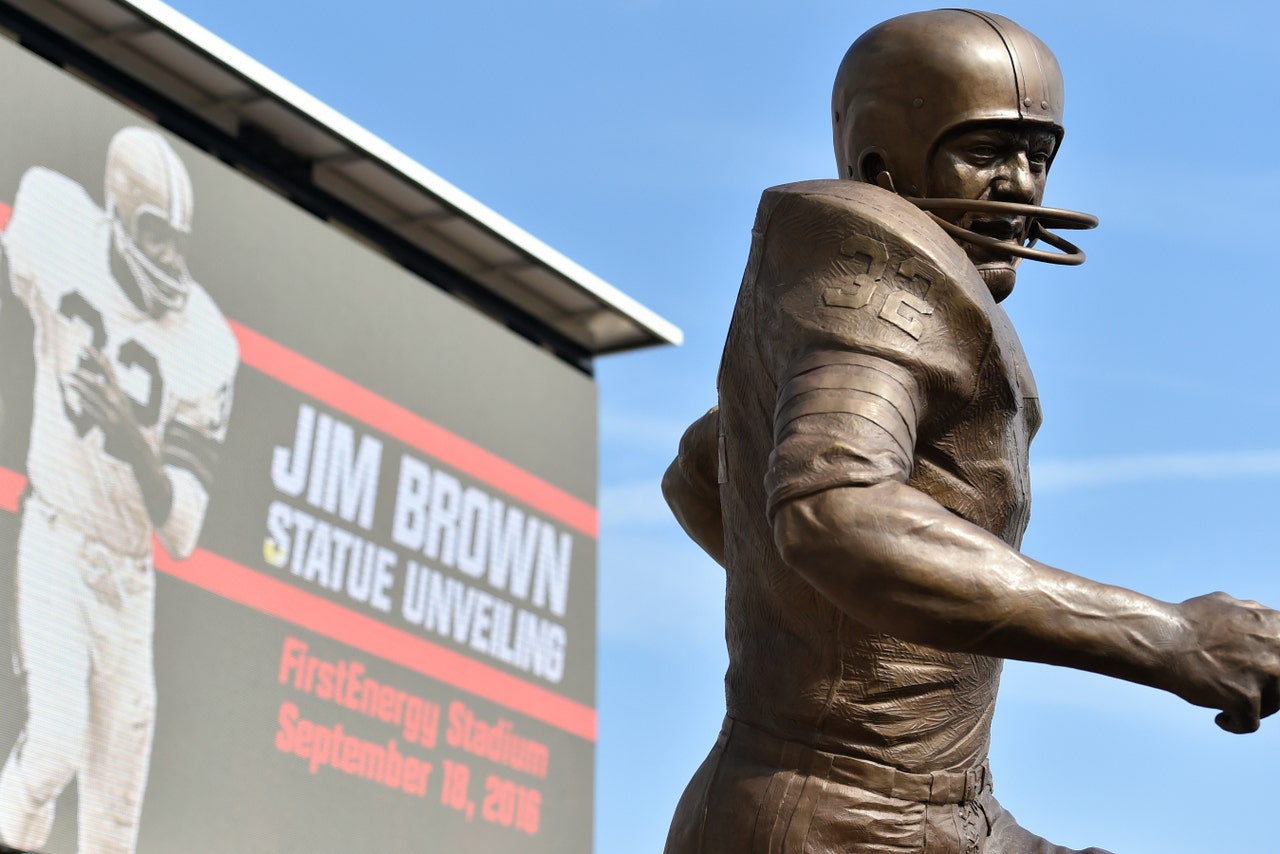 Cleveland Browns unveil Jim Brown statue at FirstEnergy Stadium | FOX ...