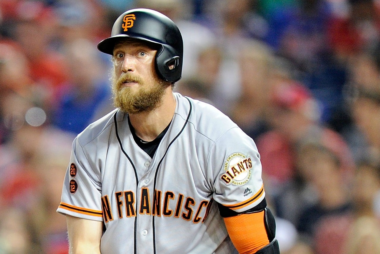 Hunter Pence fouls ball into face, stays in the game | FOX Sports