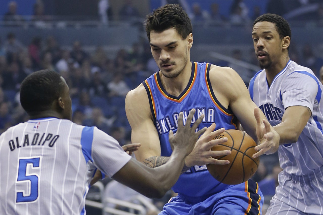 Steven Adams tries shot put, and his sister isn't impressed | FOX Sports