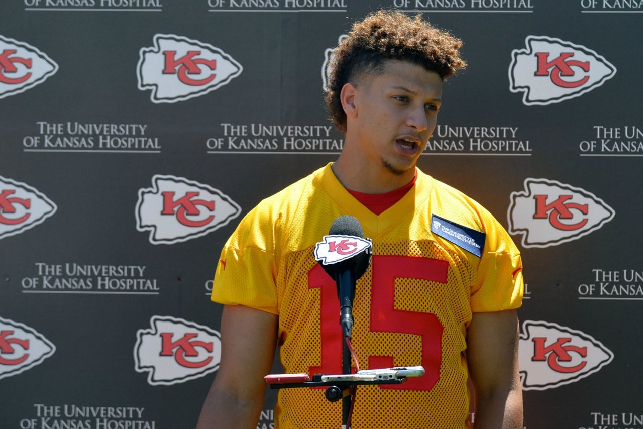 Chiefs get their first look at Patrick Mahomes on the practice field ...