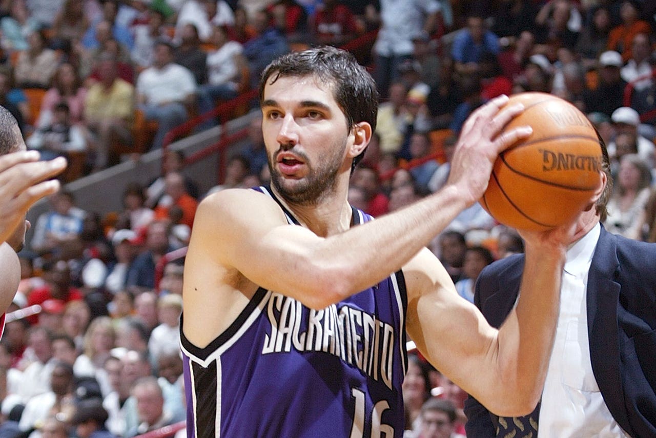 Report: Kings offer Peja Stojakovic front-office position | FOX Sports