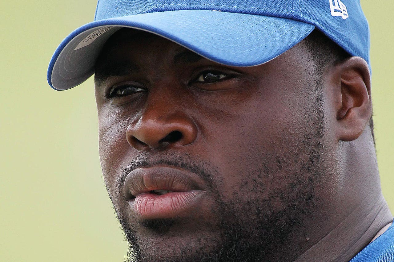 Colts lose starting guard Thomas to season-ending surgery | FOX Sports