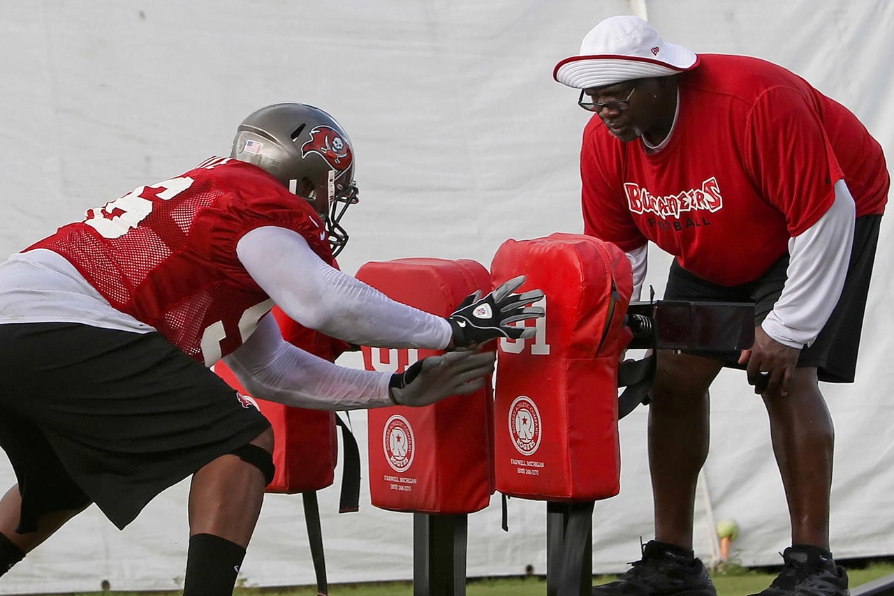 Miami tabs well-traveled Randy Melvin as defensive line coach | FOX Sports