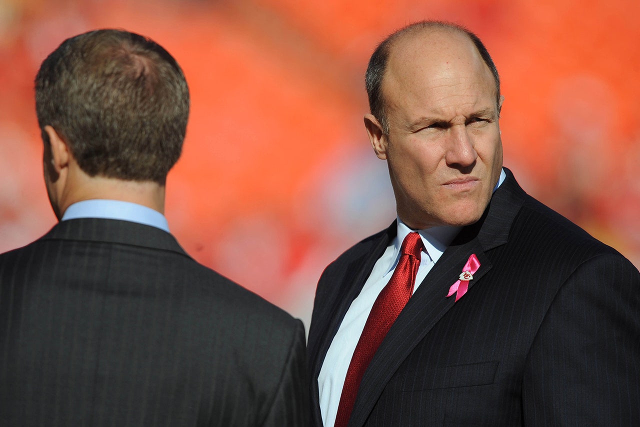 Scott Pioli takes added duties for Falcons' scouting, draft | FOX Sports