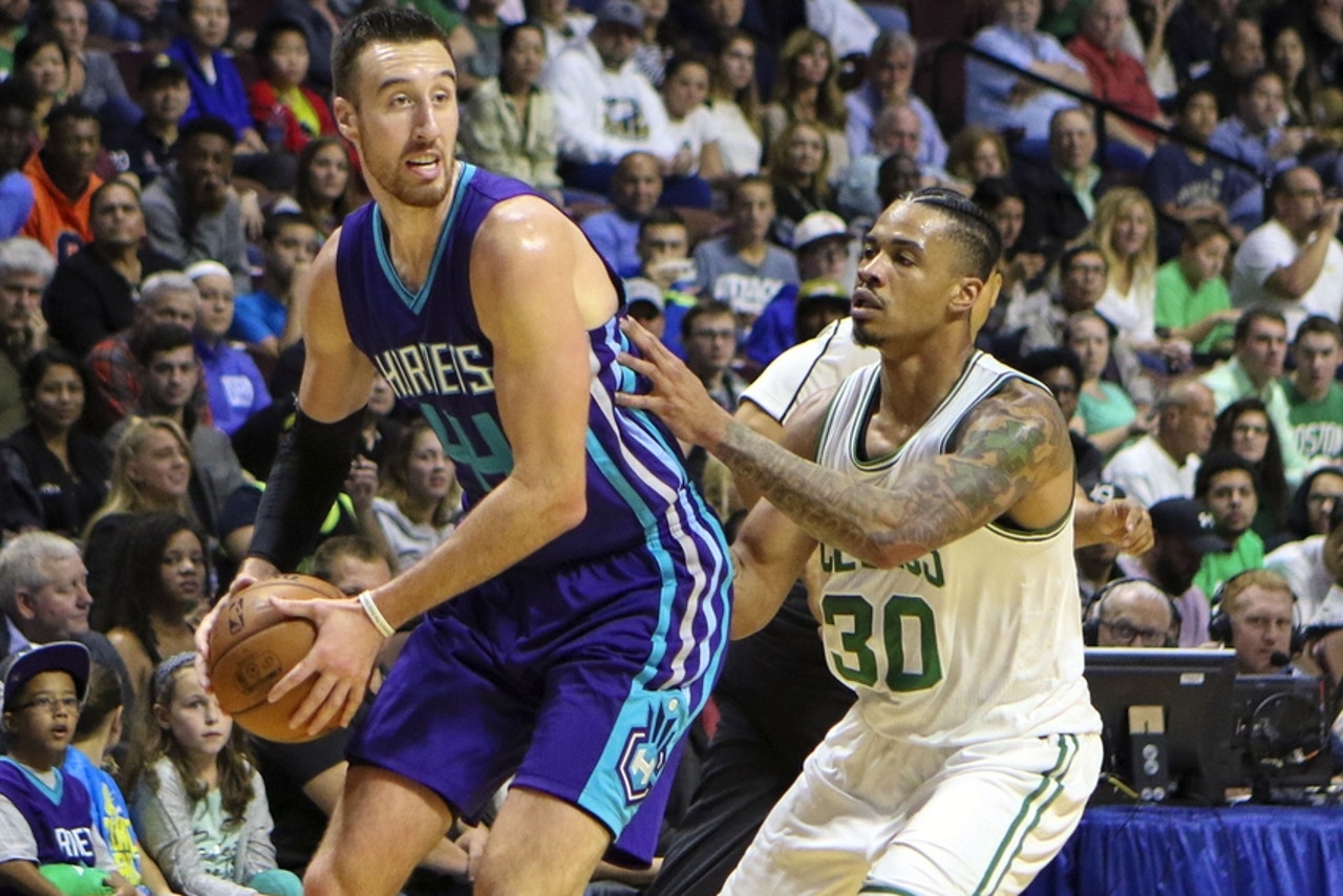 Frank Kaminsky trolls Chicago Cubs with Bartman jersey (Photo) | FOX Sports