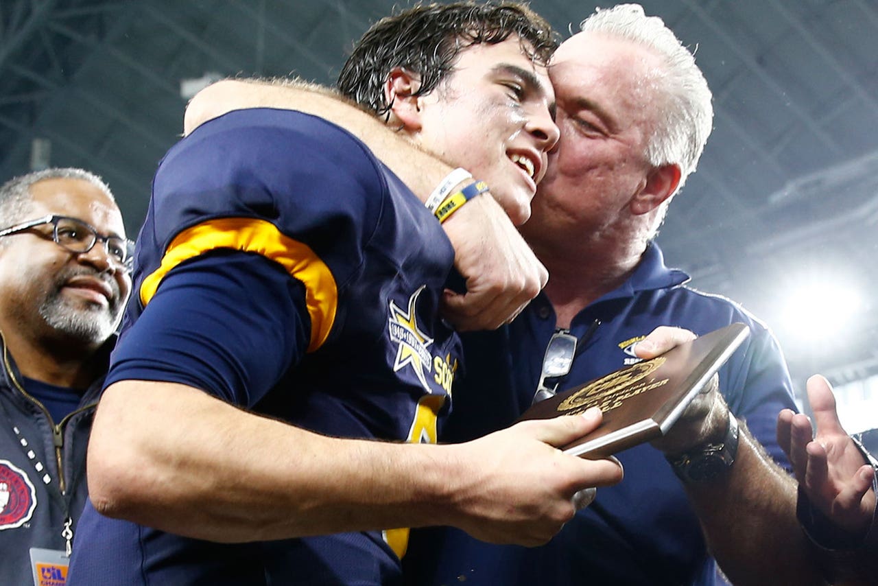 Jerry Jones watches grandson QB team to state title ... with Tony Romo ...