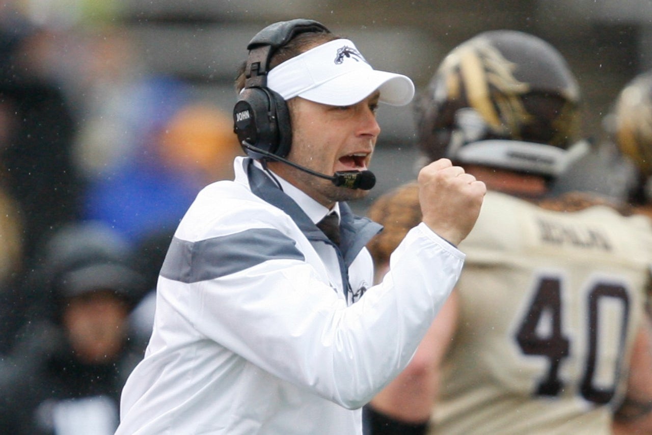 Minnesota hires P.J. Fleck as its new head football coach | FOX Sports