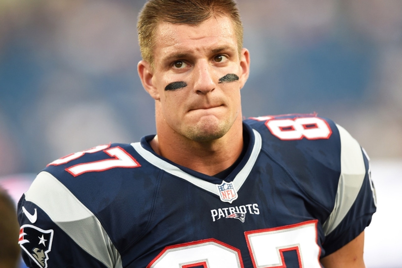 Rob Gronkowski reportedly suffered possible punctured lung vs. Seahawks ...
