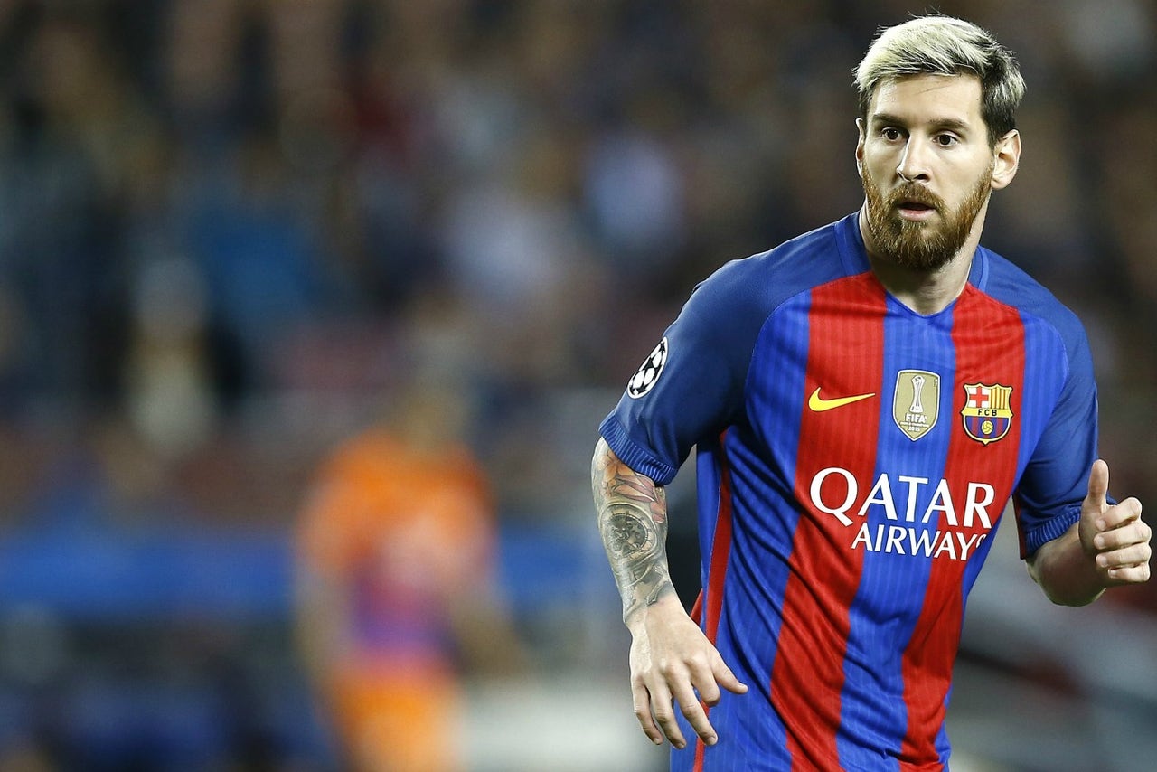 Lionel Messi Gets Embarrassed When Reading Tweets About Himself Fox