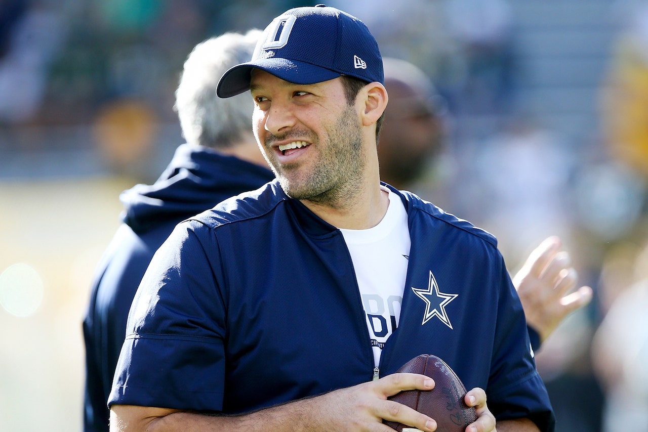 Check out Tony Romo back in uniform and throwing at Cowboys practice ...