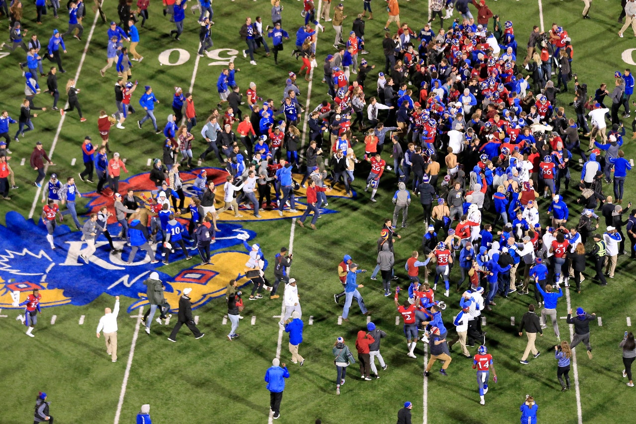 Kansas fans storm field, take down goalpost after stunning win over ...
