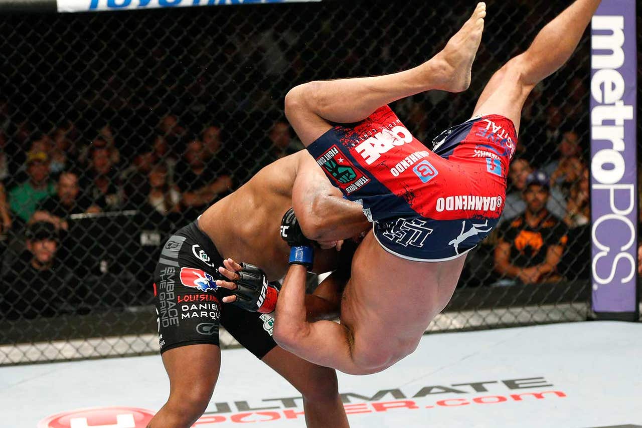 Daniel Cormier's tooth pulled after Henderson fight, also has injured ...
