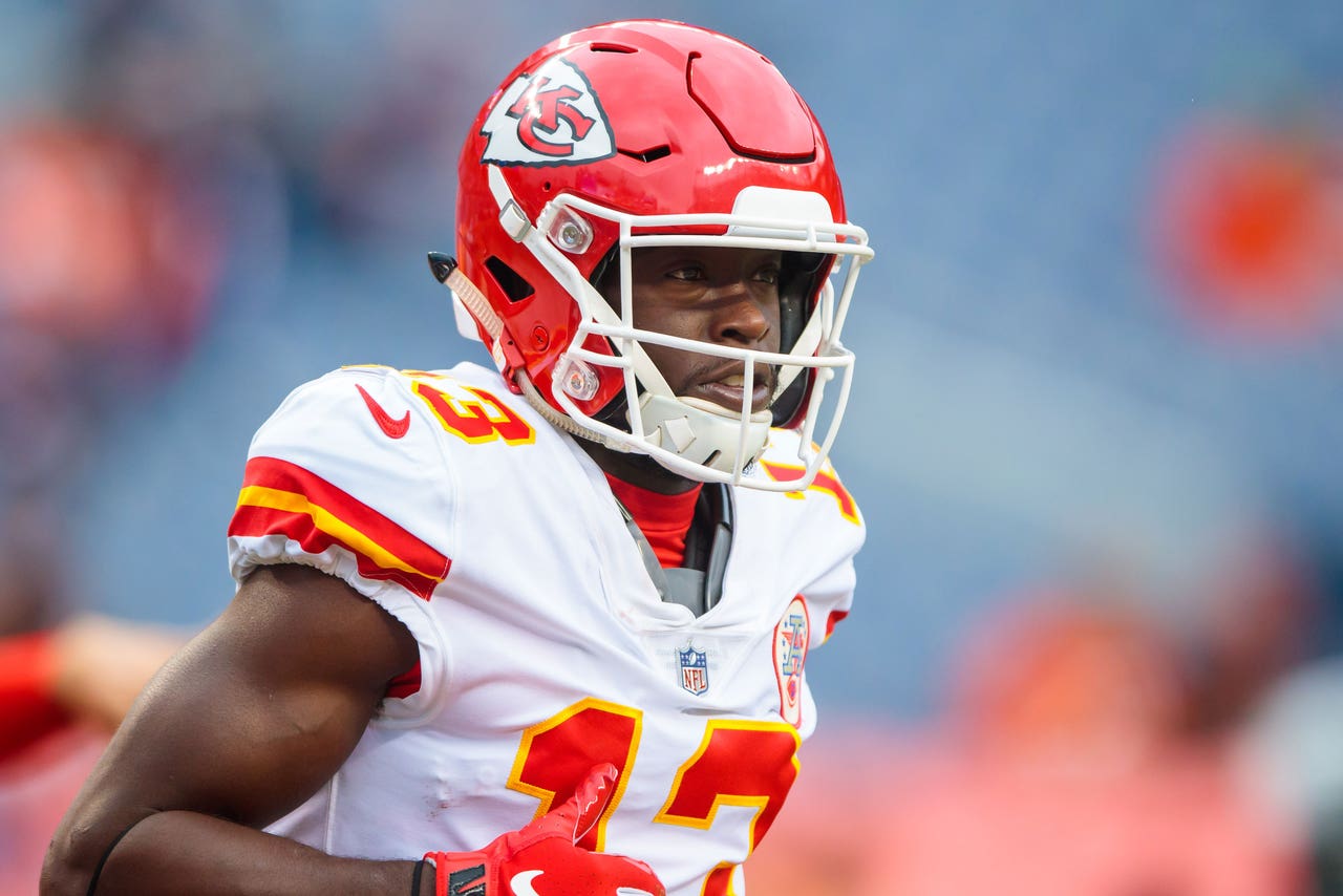 NFL suspends WR Thomas, Chiefs make pair of trades on cut day | FOX Sports