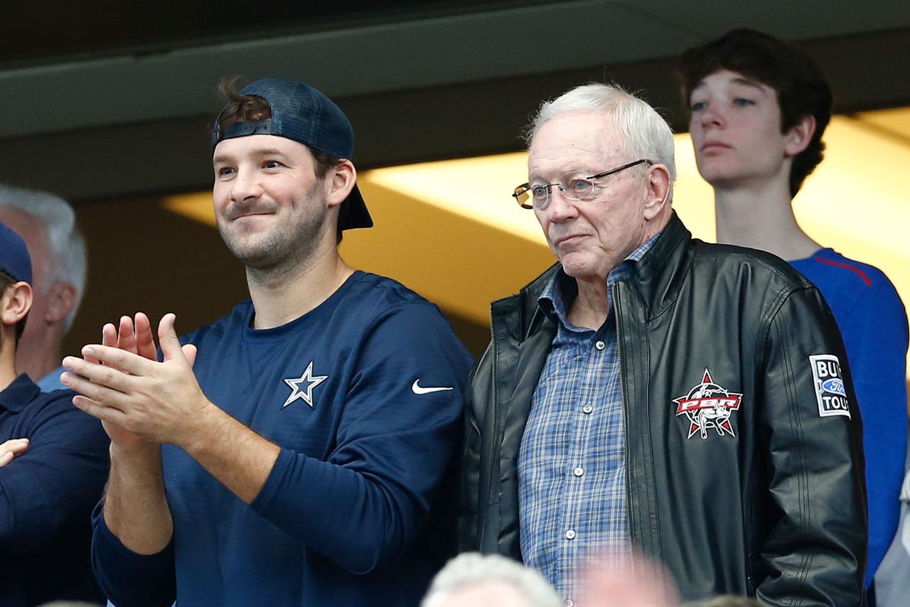 Jerry Jones watches grandson QB team to state title ... with Tony Romo ...