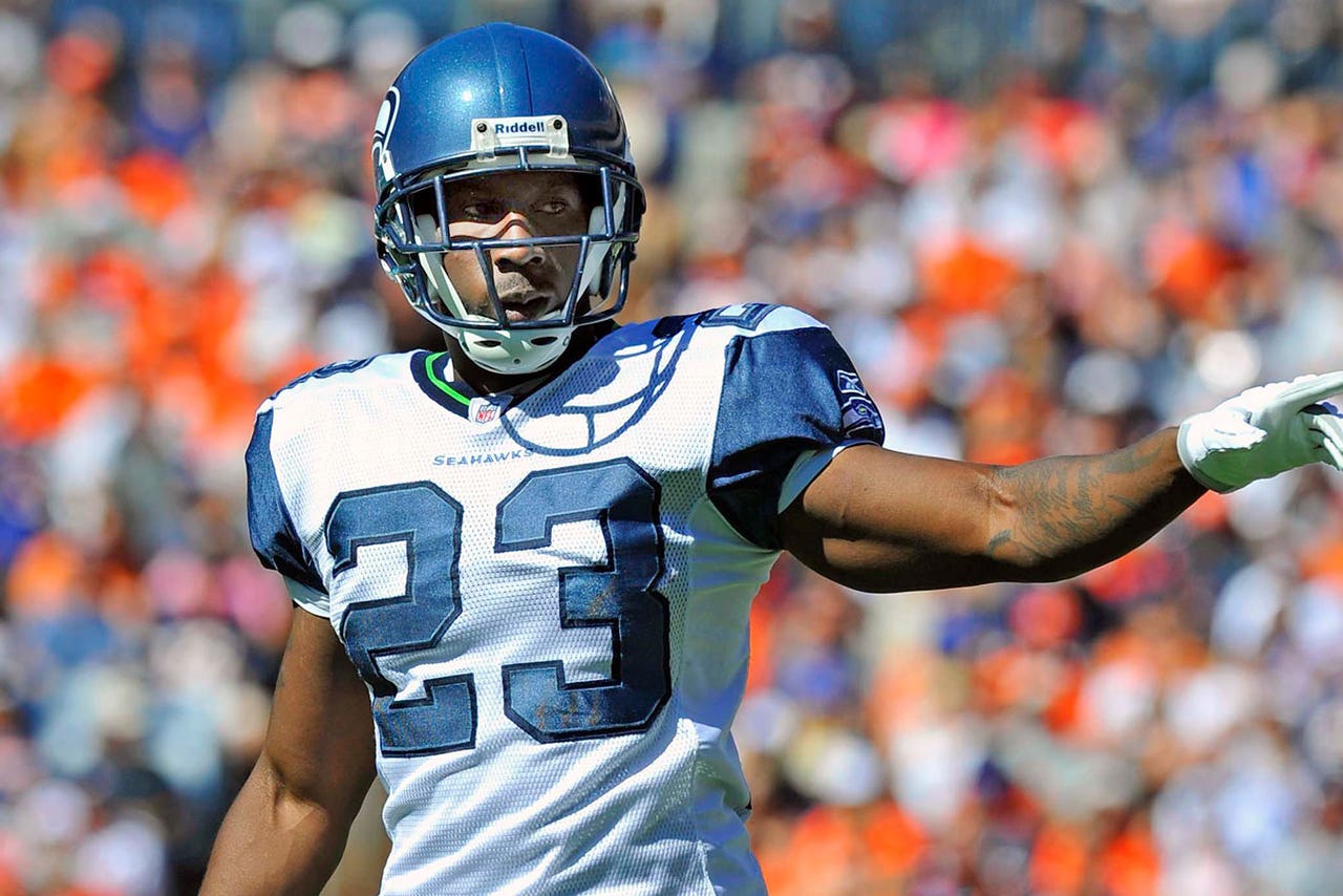 Former Seahawks player Marcus Trufant skydives into training camp | FOX ...