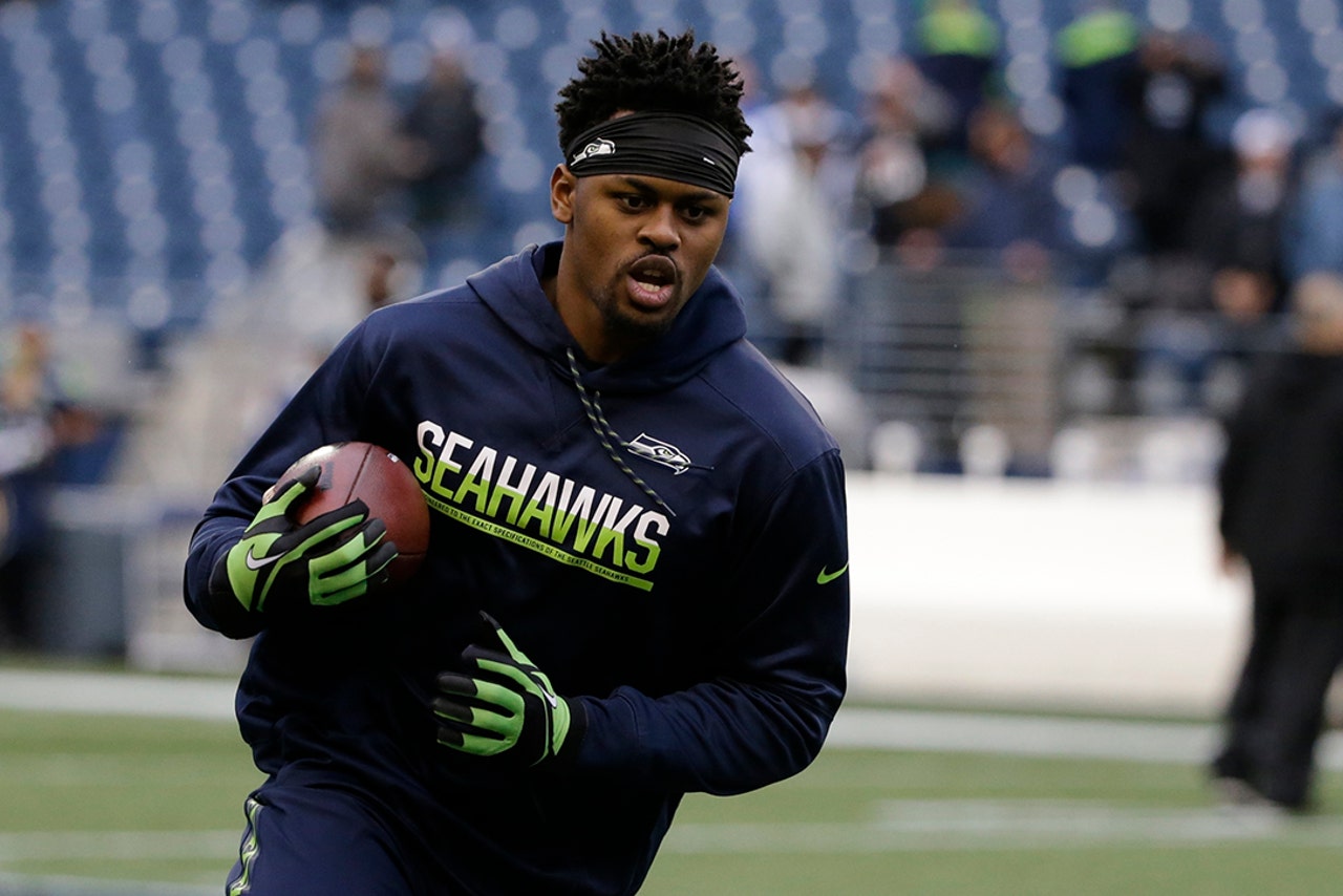 Seahawks' C.J. Prosise has scapula injury, out 'a while' | FOX Sports