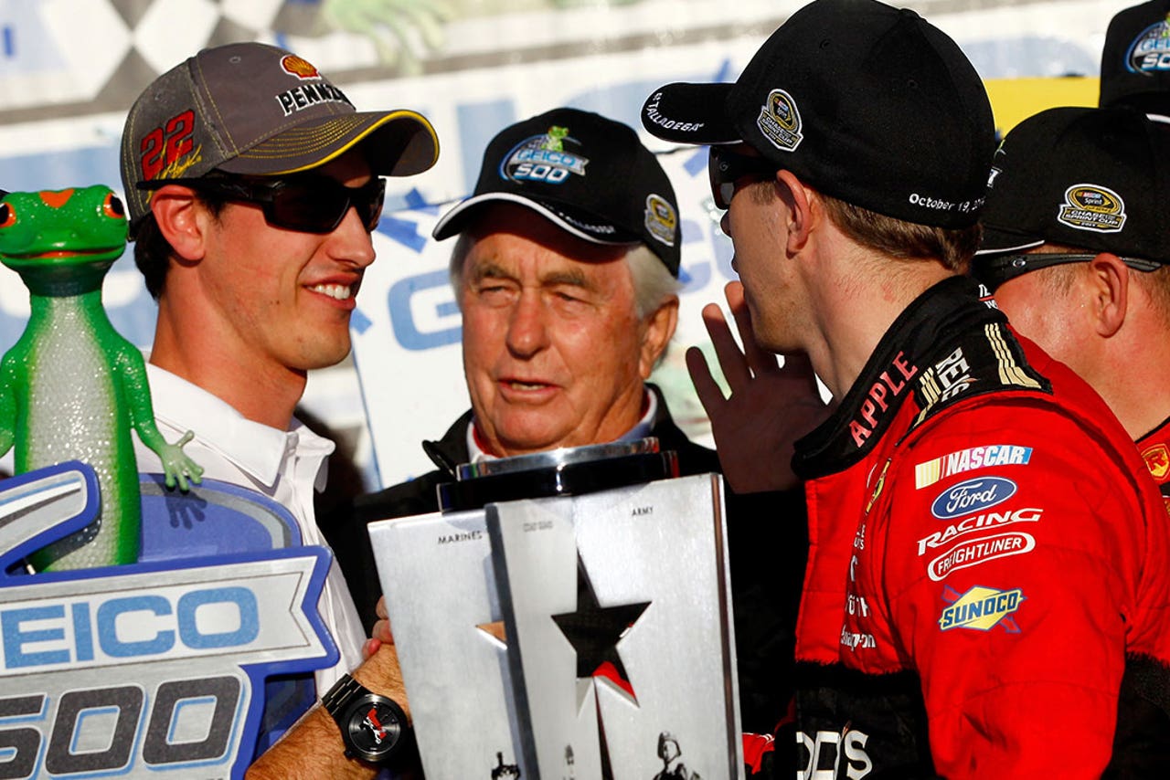 Teamwork leading to Chase success at Team Penske | FOX Sports