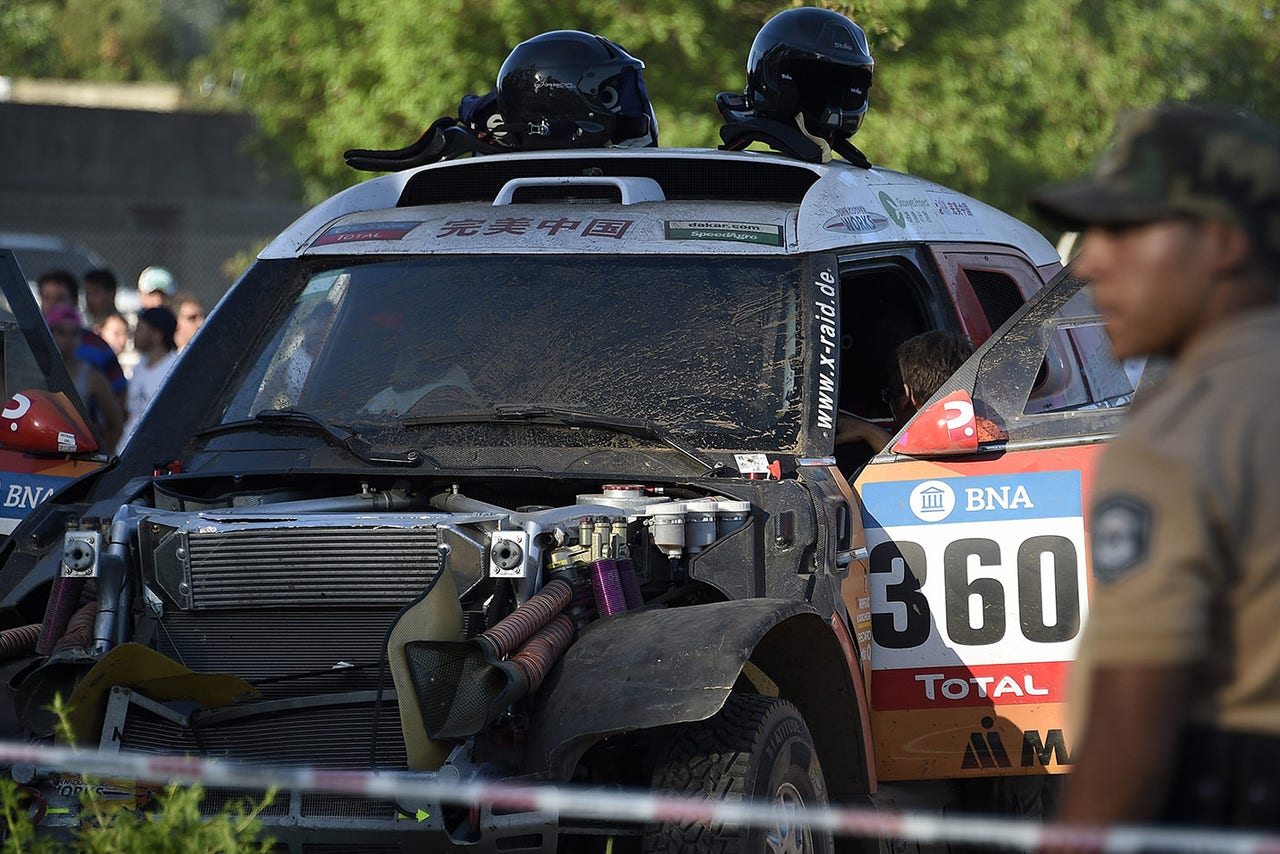 Dakar Rally spectators injured in car accident in Argentina | FOX Sports