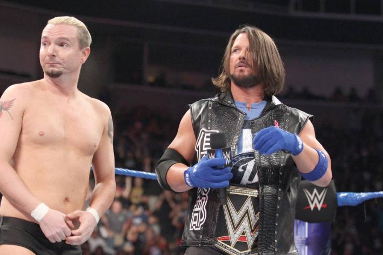 James Ellsworth Facing AJ Styles for WWE World Title on SmackDown ...