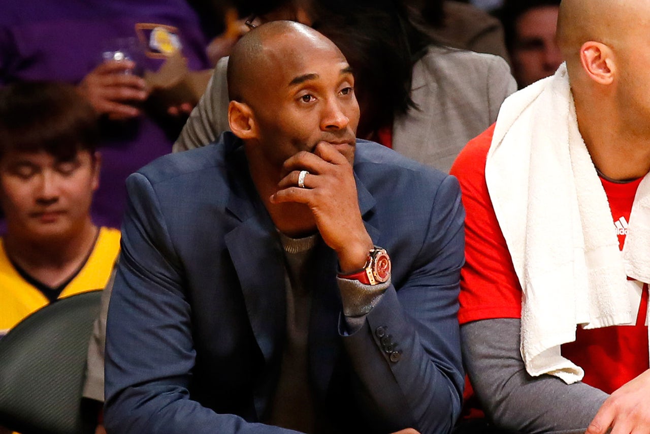 Kobe tells Lakers rookie to sit on floor so the Mamba could sit on ...