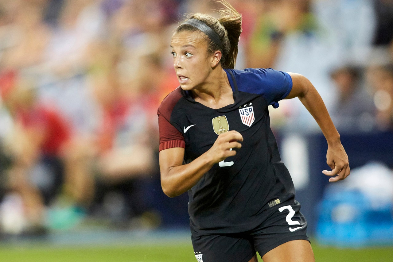 18-year-old USWNT star Mallory Pugh leaves UCLA to turn pro | FOX Sports
