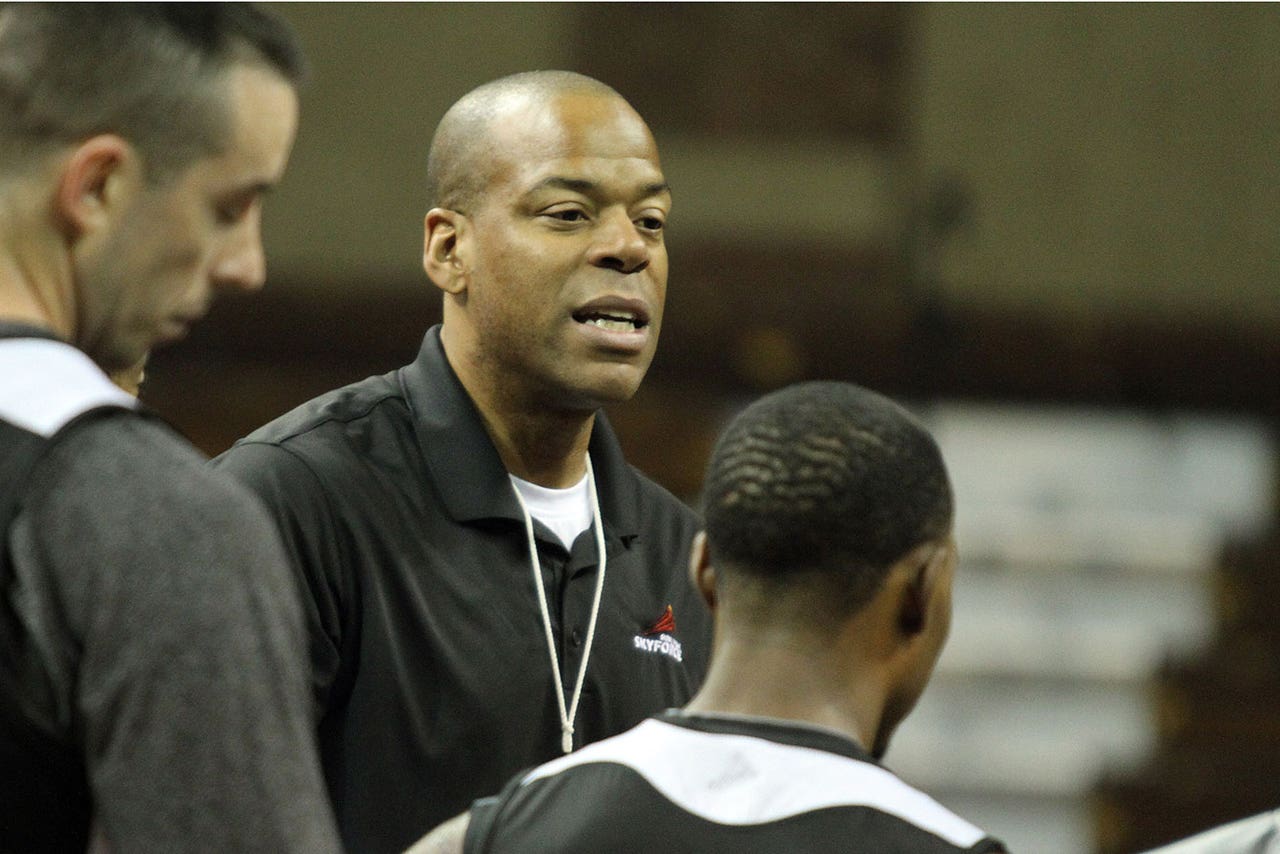 Basketball world mourns death of former center Sean Rooks at age 46 ...