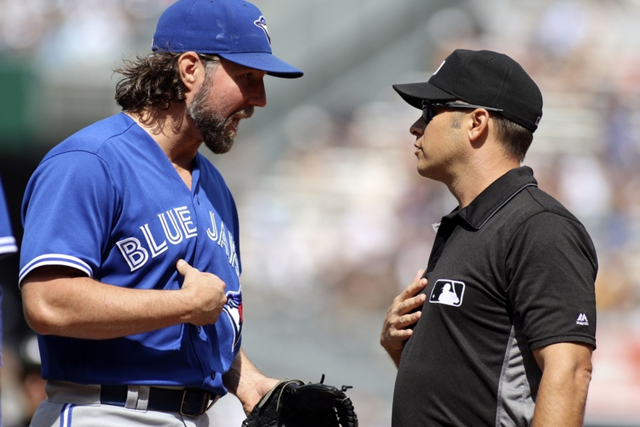 Atlanta Braves Sign Former Cy Winner R.A. Dickey | FOX Sports
