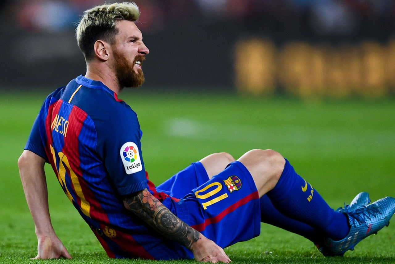 Lionel Messi out three weeks with right groin strain | FOX Sports
