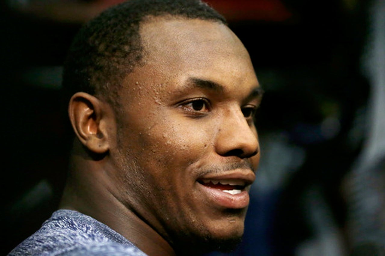 Patriots LB Darius Fleming rescues woman after car accident | FOX Sports