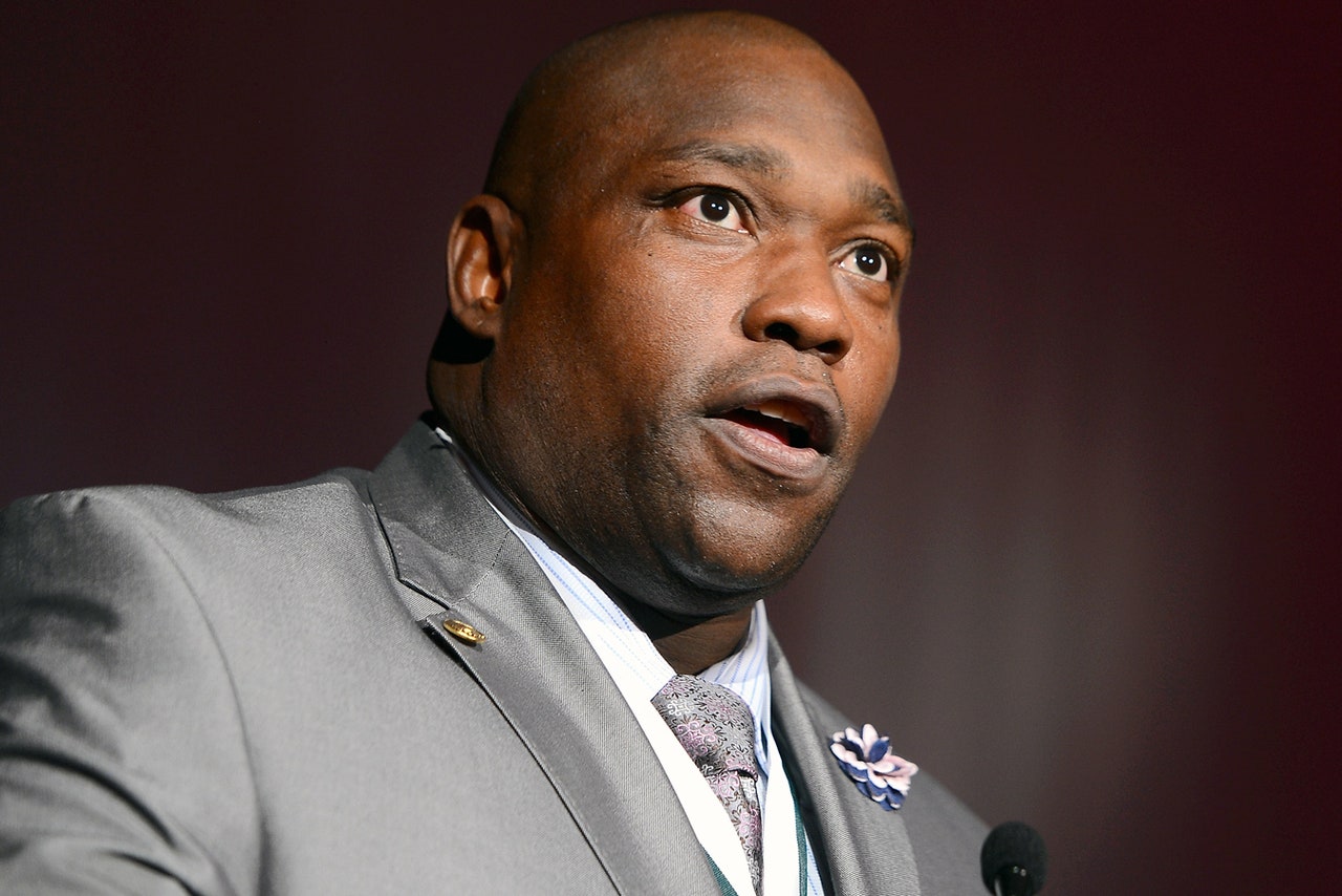 Sapp charged with domestic violence in incident with girlfriend | FOX ...