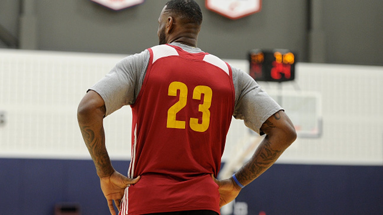 LeBron James hits full-court shot after practice | FOX Sports