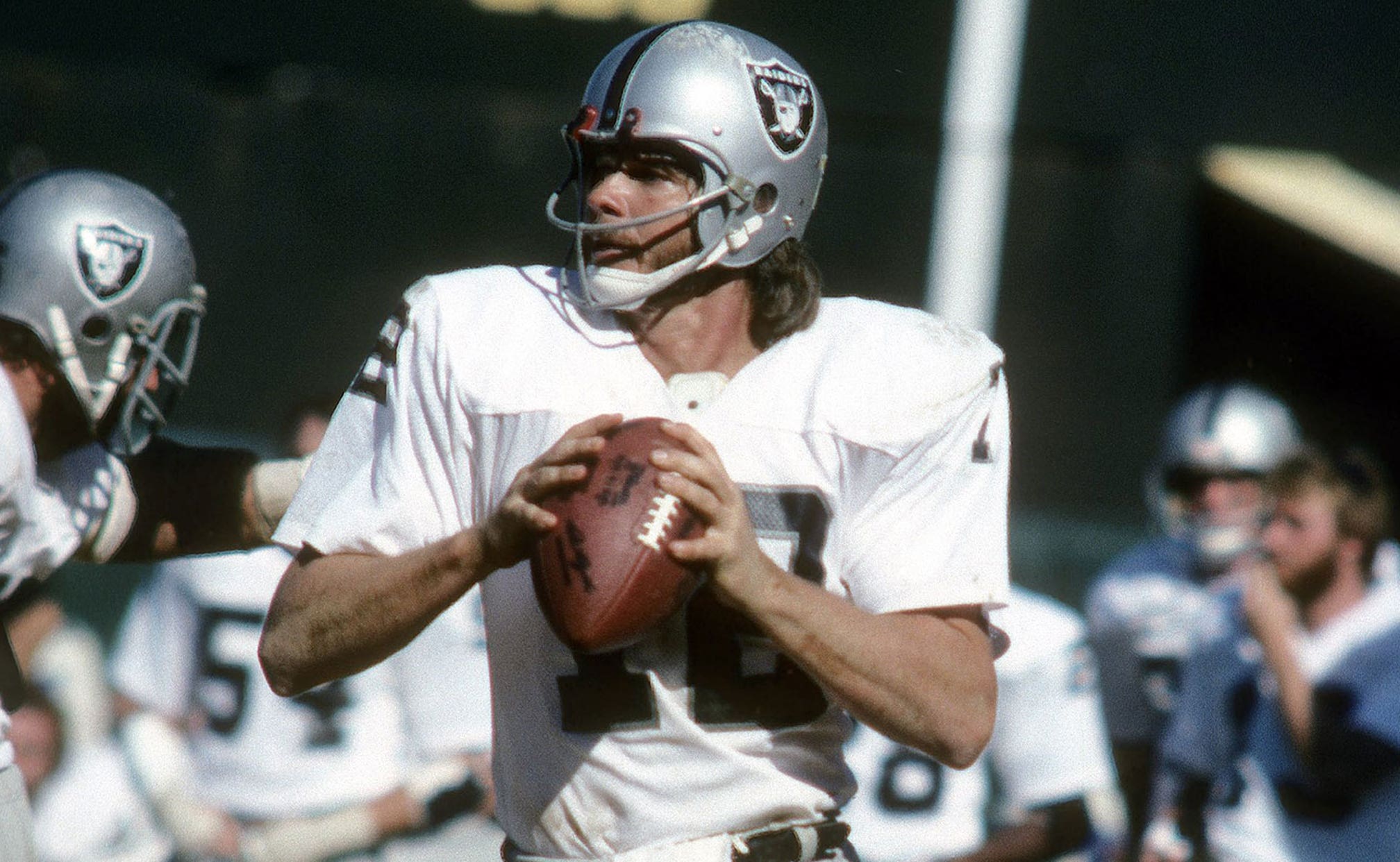 'A perfect quarterback': Raiders legend Ken Stabler dies at age 69 ...