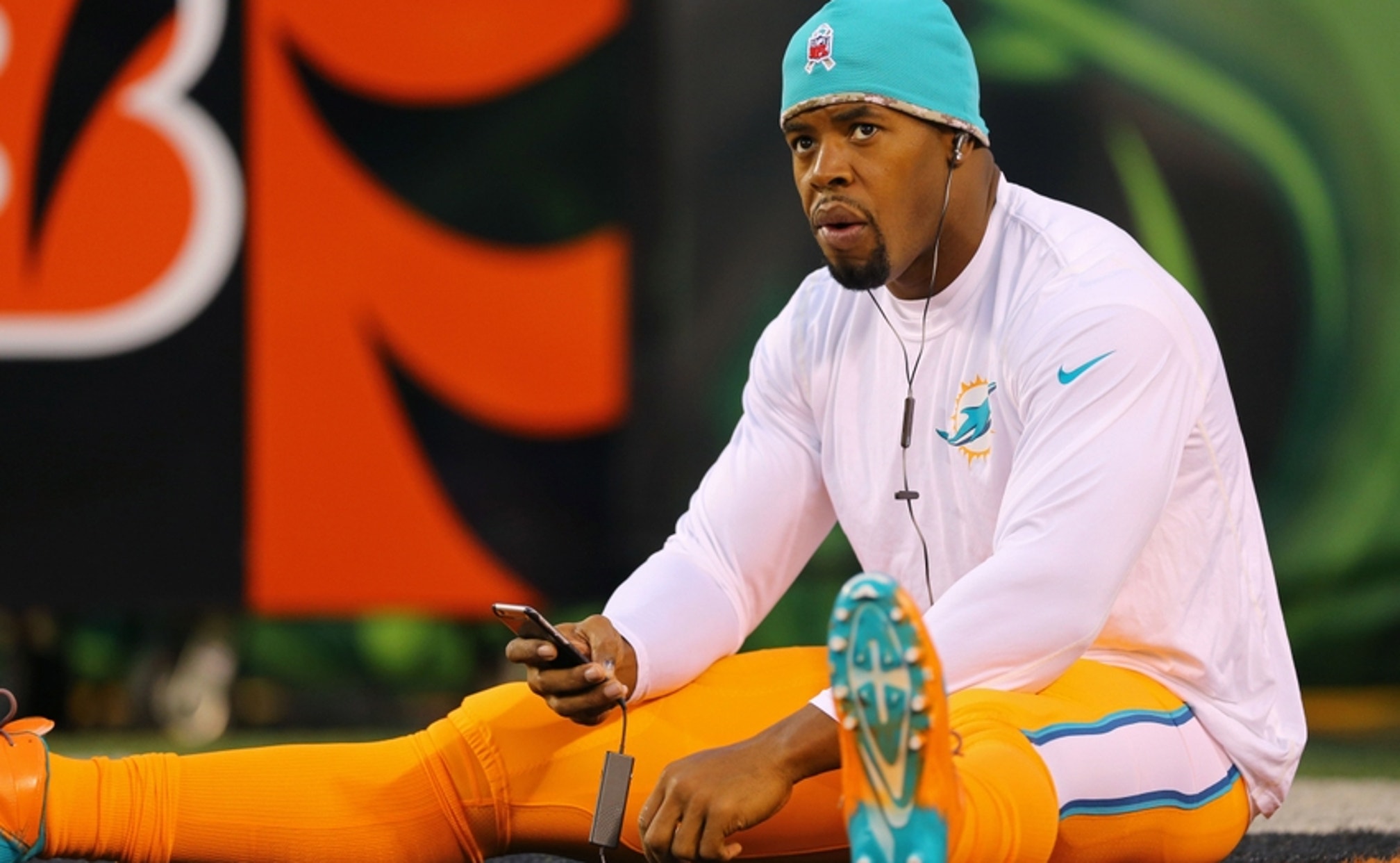 The Miami Dolphins' Color Rush uniforms are really, really bright ...