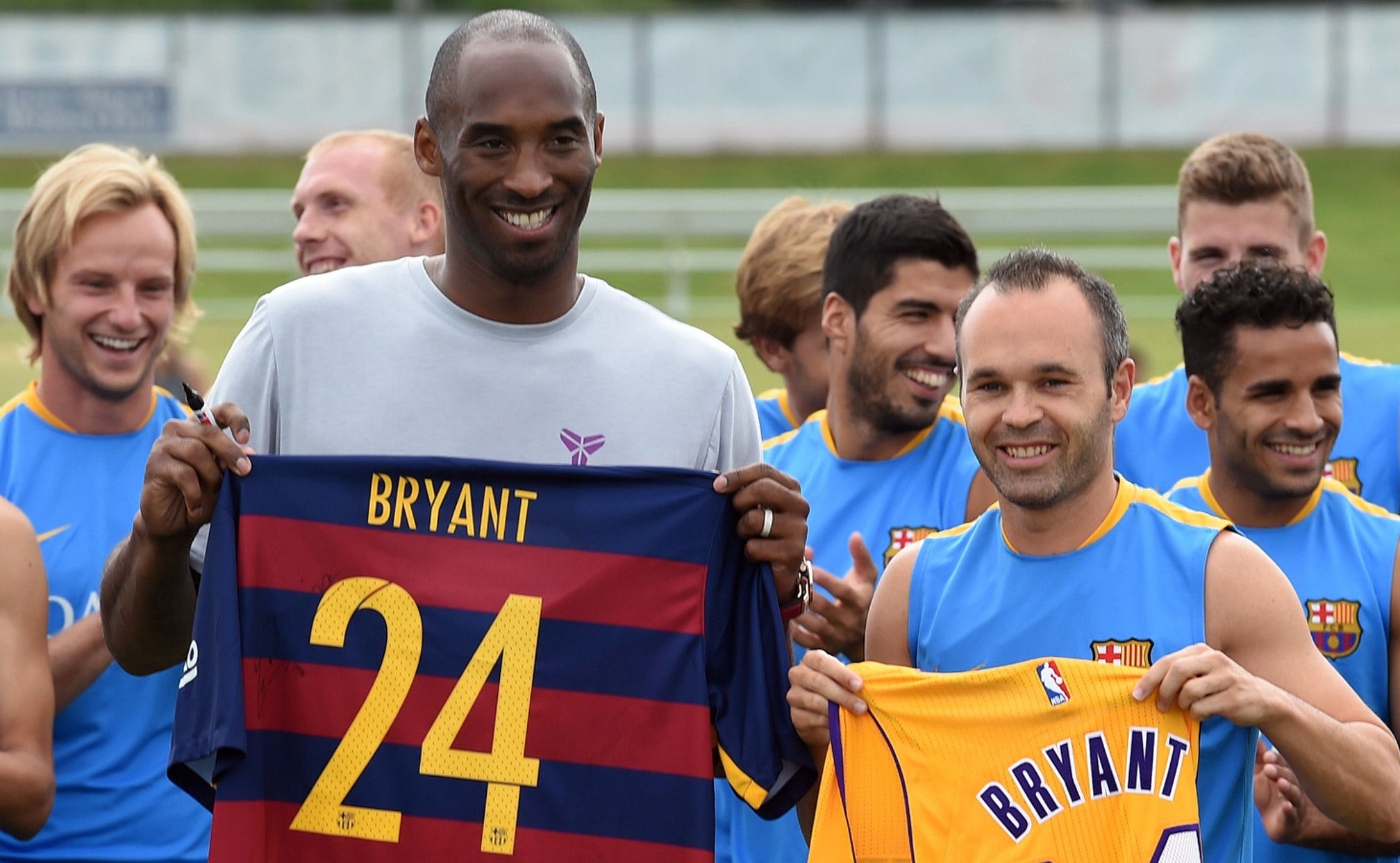 Watch Kobe get his Messi on with full-court shot in FIFA 16 ad | FOX Sports