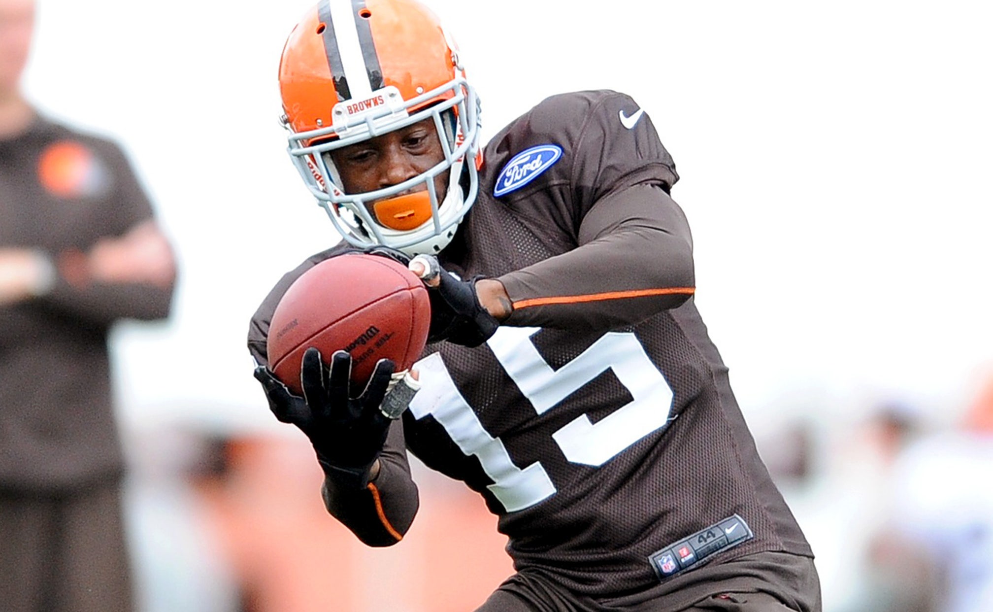 Browns announce the release of troubled WR Davone Bess | FOX Sports
