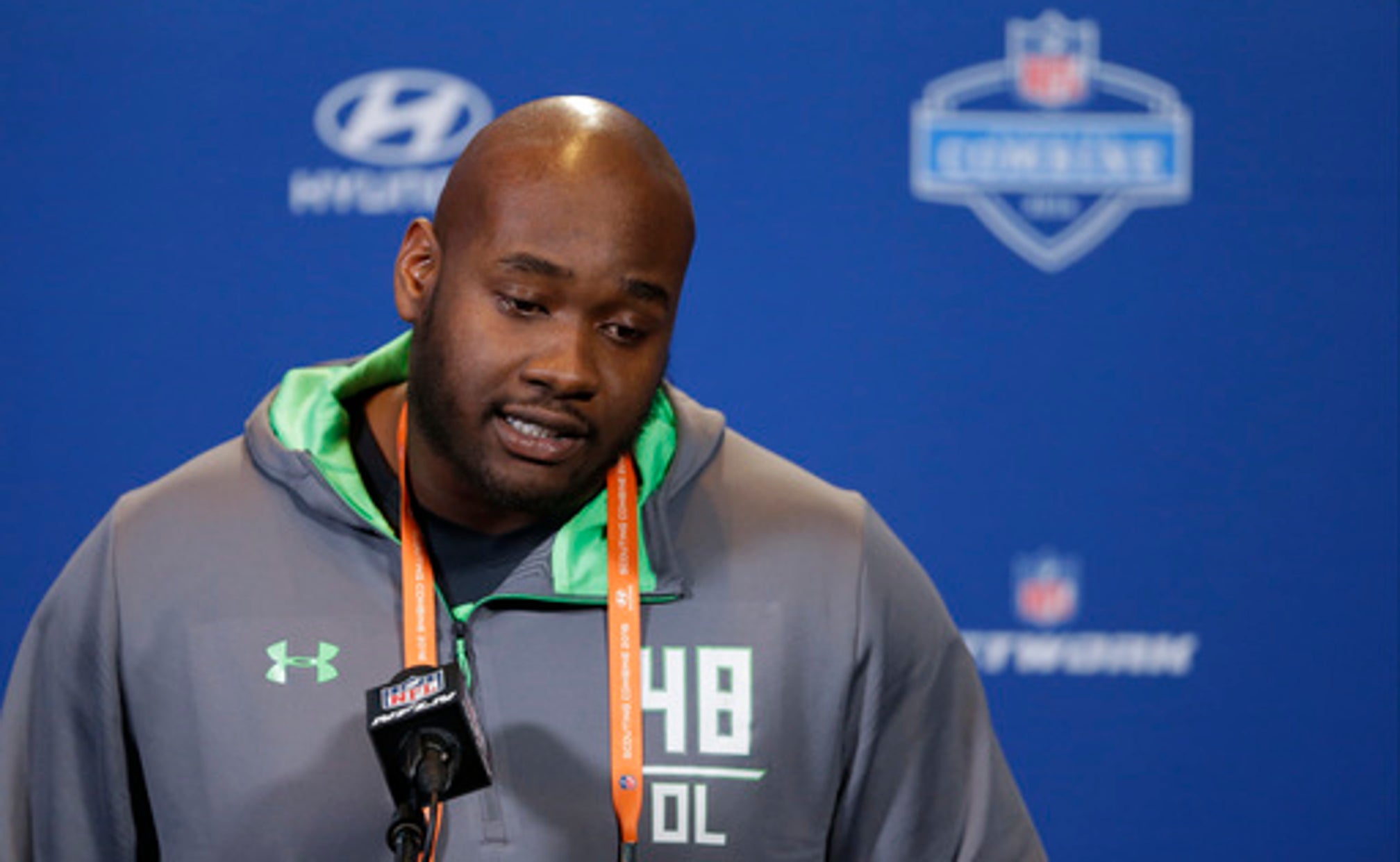 The Latest: Ezekiel Elliott keeps the crop-top going in NFL | FOX Sports