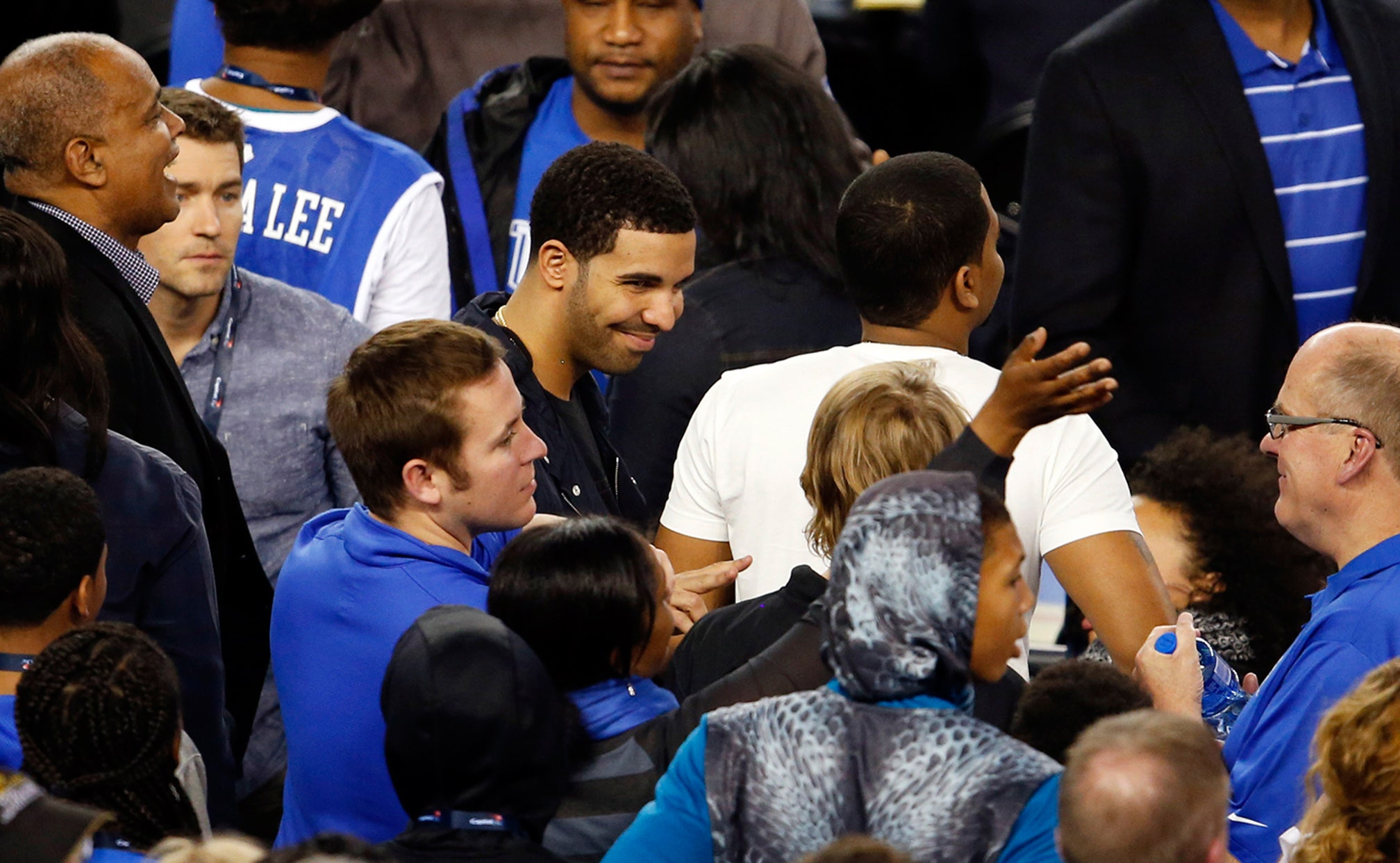Drake congratulates Kentucky in locker room after thrilling win | FOX ...