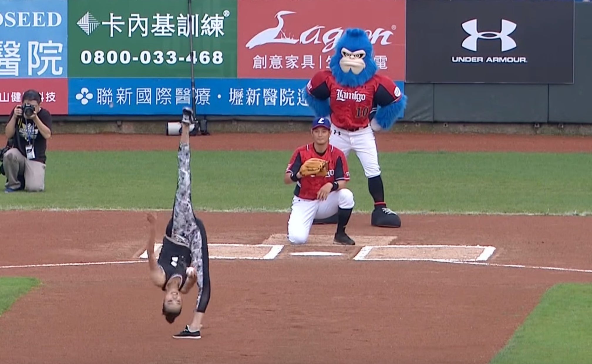 Taiwanese gymnast throws incredible first pitch | FOX Sports