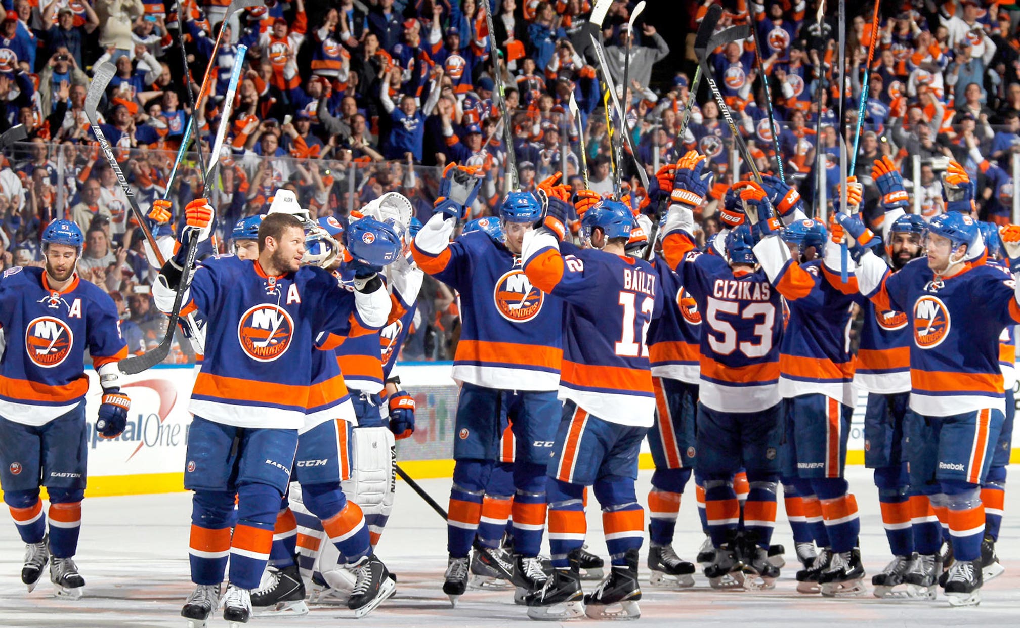 'Let's go Islanders' chant erupts as Billy Joel closes out Coliseum ...