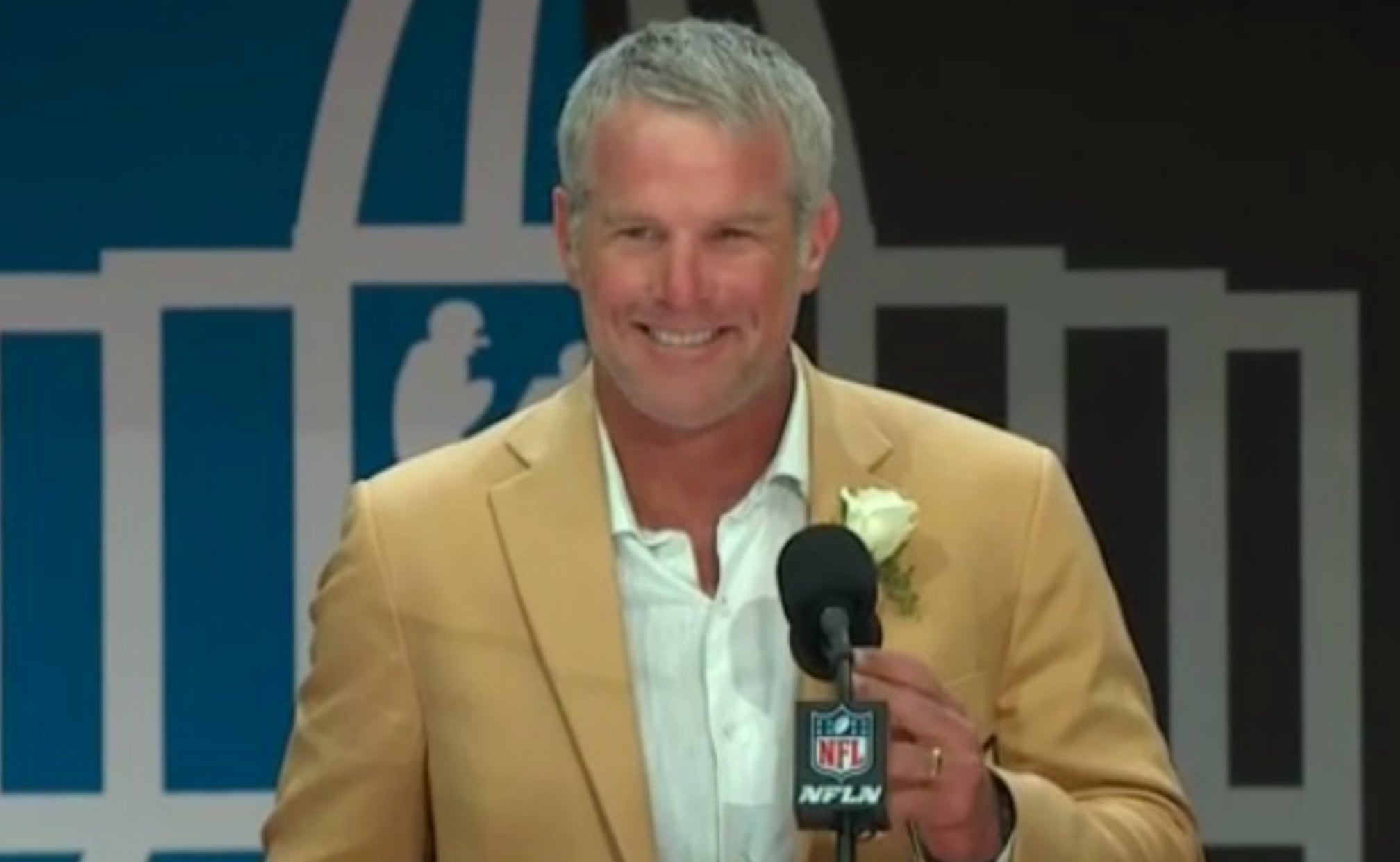 Brett Favre jokes about coming out of retirement during HOF speech ...