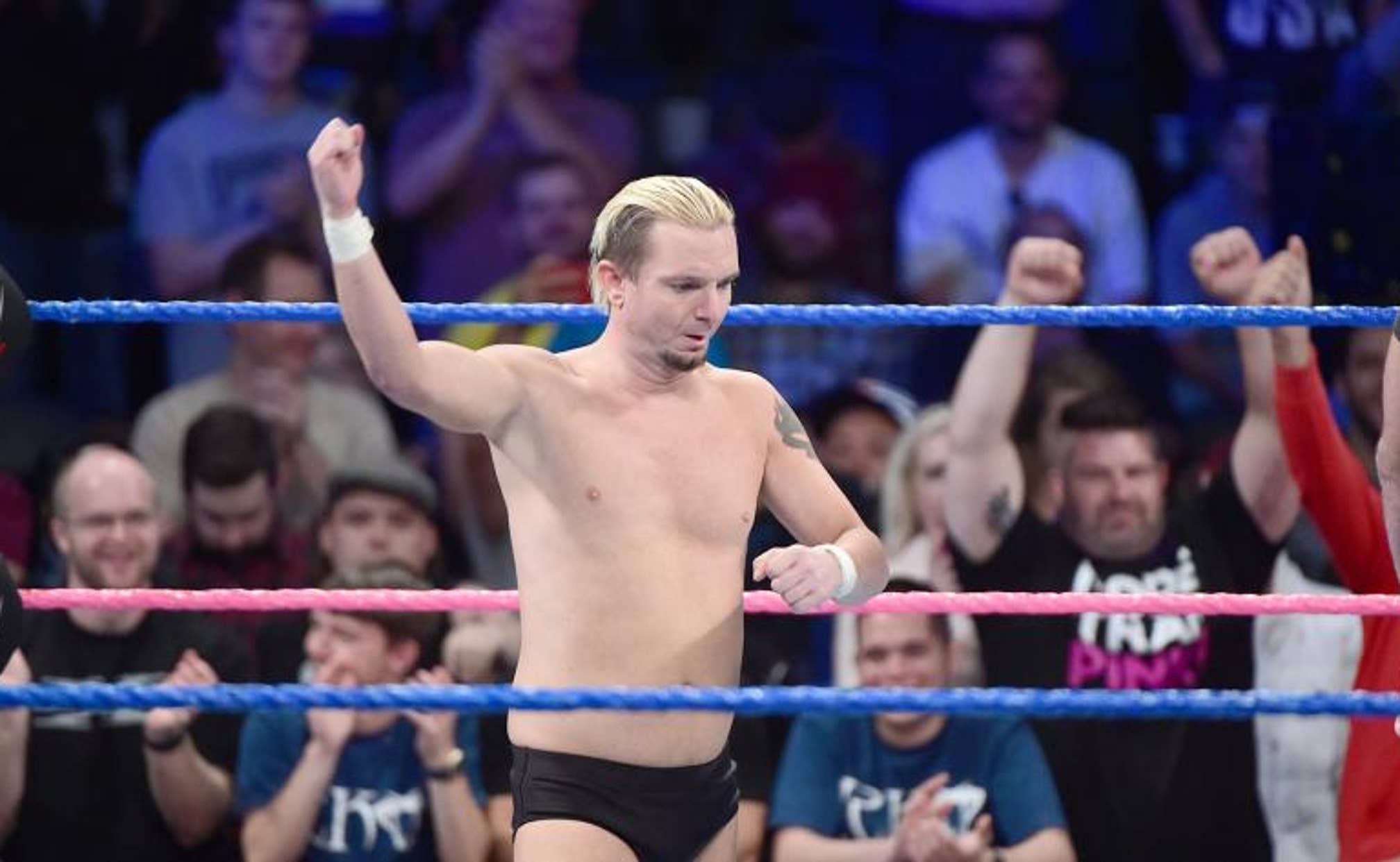 Emotional James Ellsworth announces he has signed WWE contract | FOX Sports