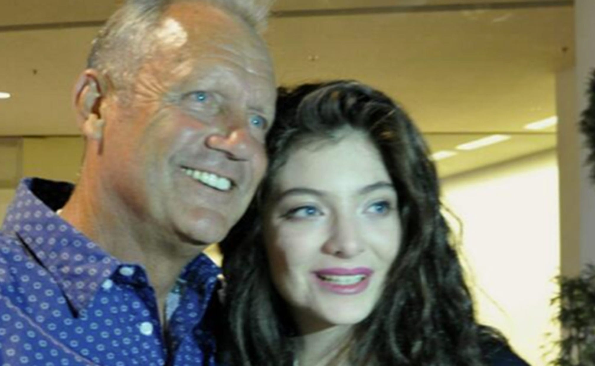 Royalty: George Brett and Lorde finally meet | FOX Sports