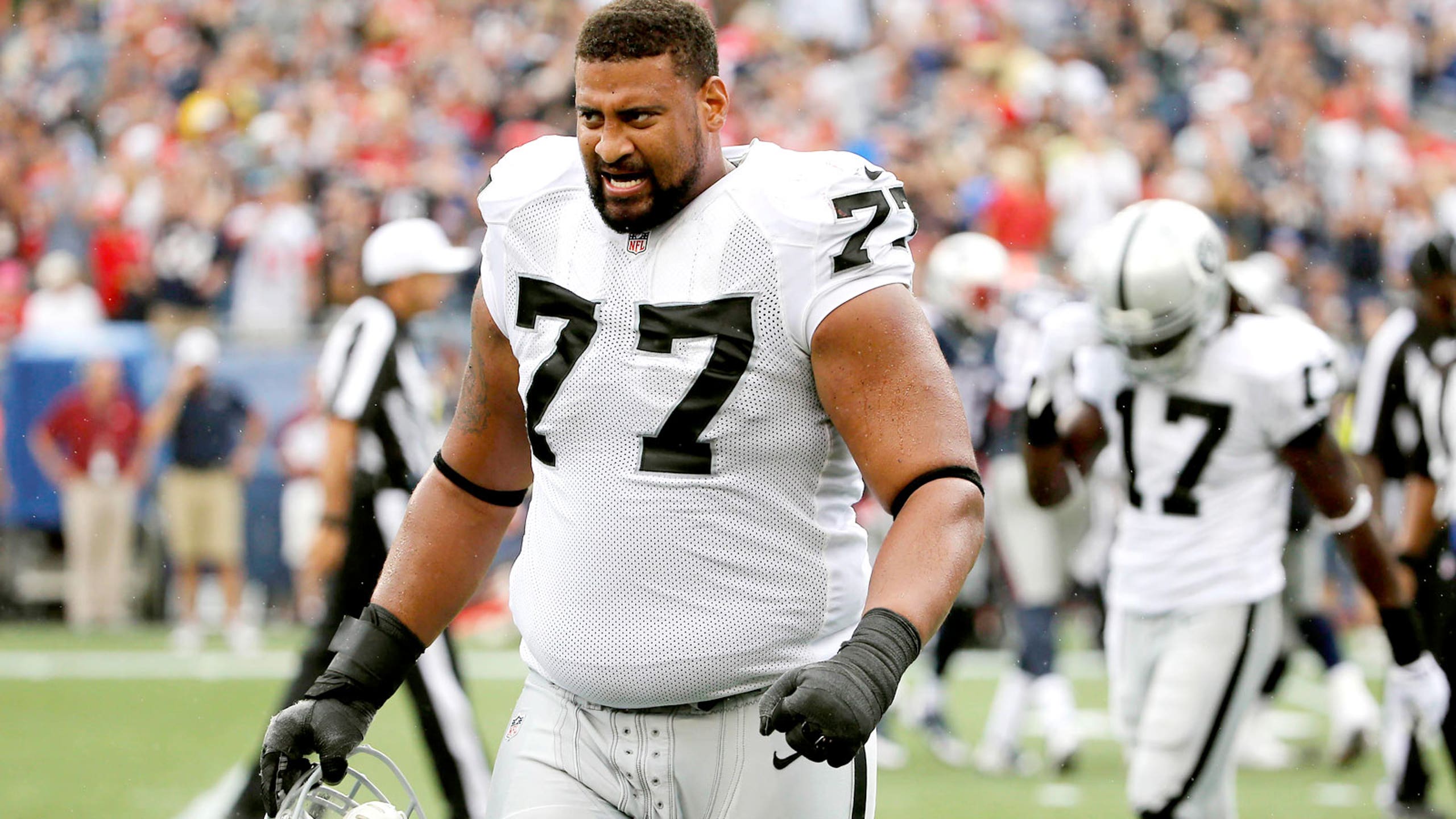 Austin Howard's adorable baby is already decked out in Raiders gear ...